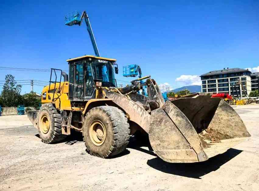 Top 10 Most In-Demand Used Heavy Equipment Models in 2025 - MechLink