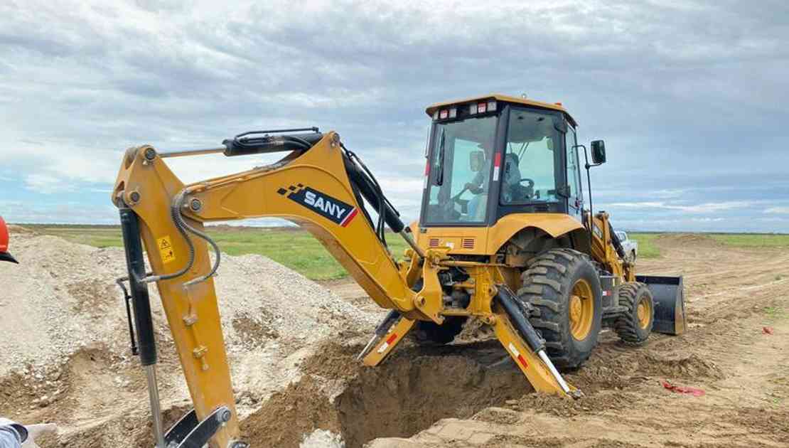 The 10 best backhoe attachments and what they’re used for ｜ MechLink