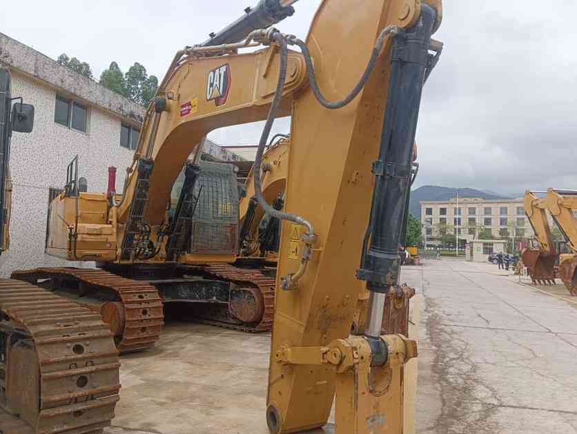 2021 Caterpillar 350 Excavator