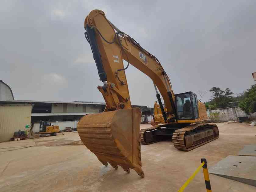 2021 Caterpillar 350 Excavator
