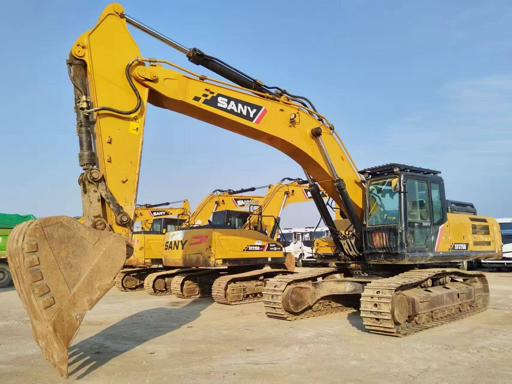 2025 Excavator Costs: New vs Used Prices & Rental vs Hire Rates
